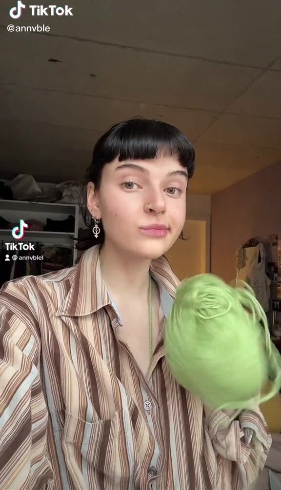 Anna annvble (@annvble) #crop top #green crop top «Bin momentan aktiver ...