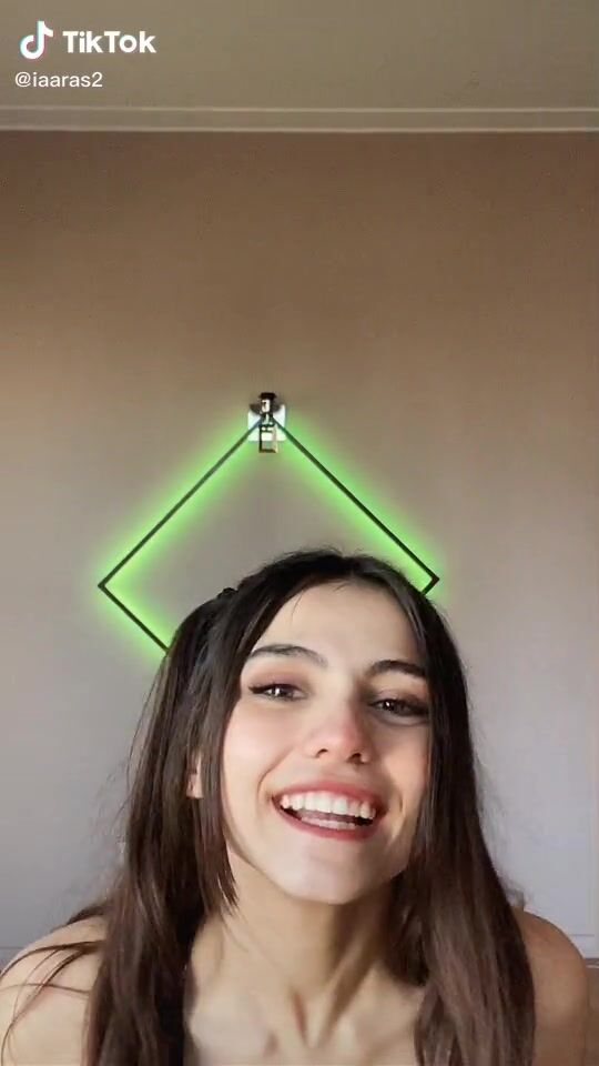 Iaaras2 (@iaaras2) #cleavage #crop top #black crop... «this remix ٩( ᐛ ...