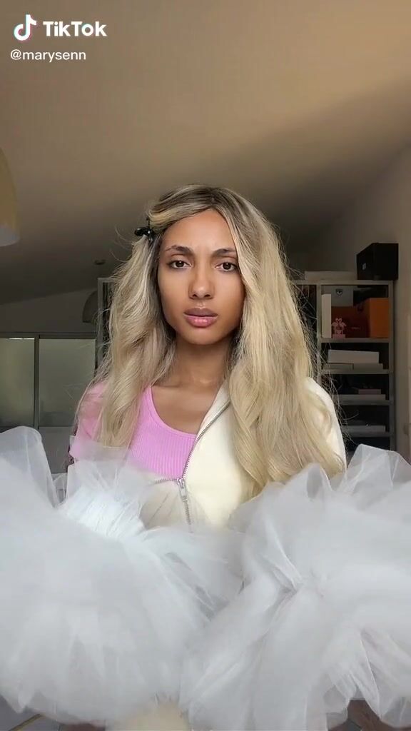 Mary Senn (@marysenn) #corset #white corset | yephot.com