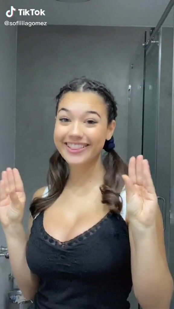 Sofia Gomez (@sofiiiiagomez) #cleavage #bouncing boobs #big... | yephot.com