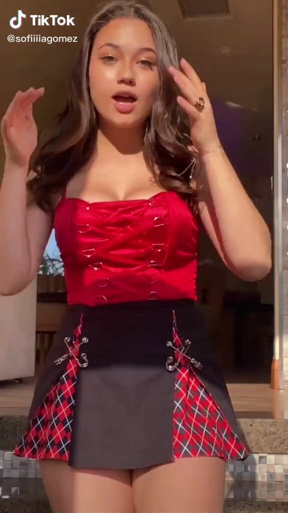 Sofia Gomez (@sofiiiiagomez) #cleavage #bouncing boobs #big... | yephot.com