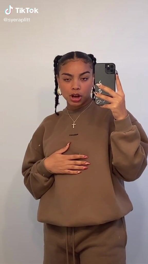 Syera Plitt (@syeraplitt) #crop top #silver crop top #cleavage «i feel ...