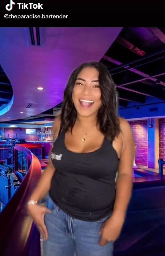 Ashley Hupp (@theparadise.bartender) #cleavage #bouncing boobs #top ...