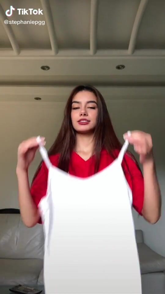 Stephanie (@stephaniepgg) #cleavage #crop top #white crop top «no me ...