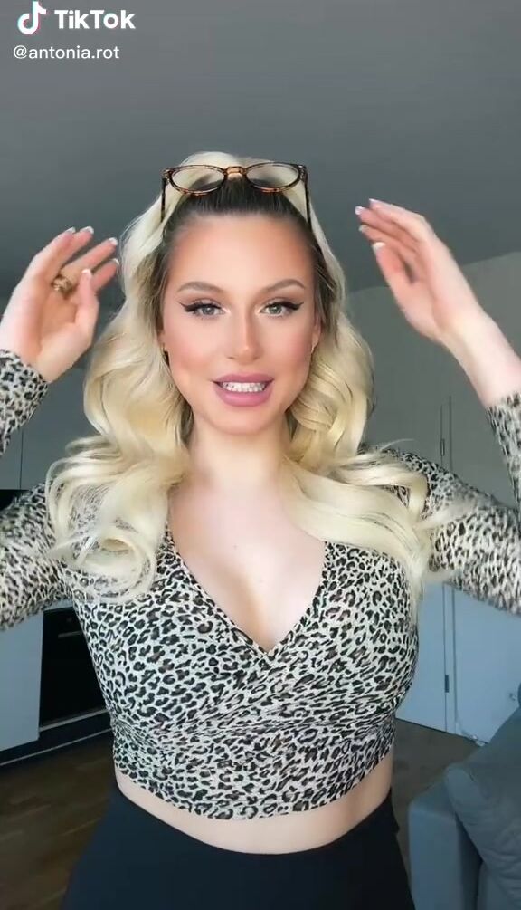 Antonia Rot (@antonia.rot) #cleavage #crop top #leopard crop... «Fragt ...