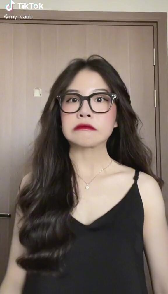 Van Choe (@my_vanh) #cleavage #dress #black dress «Thì cũng 47 cân ...