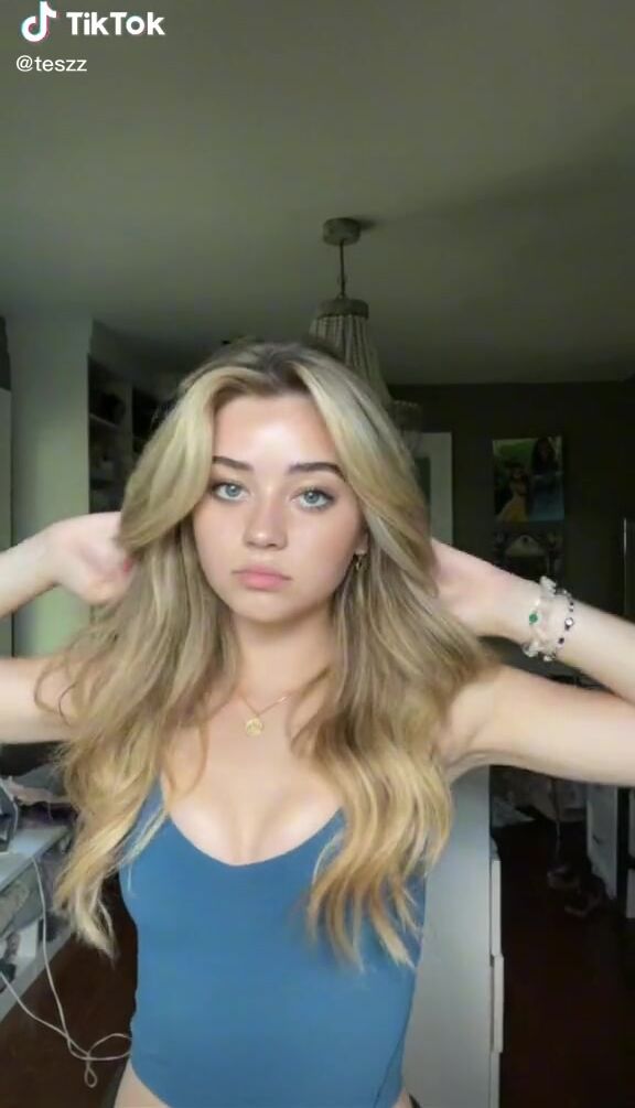 Tess Holloway (@teszz) #cleavage #crop top #turquoise... | yephot.com