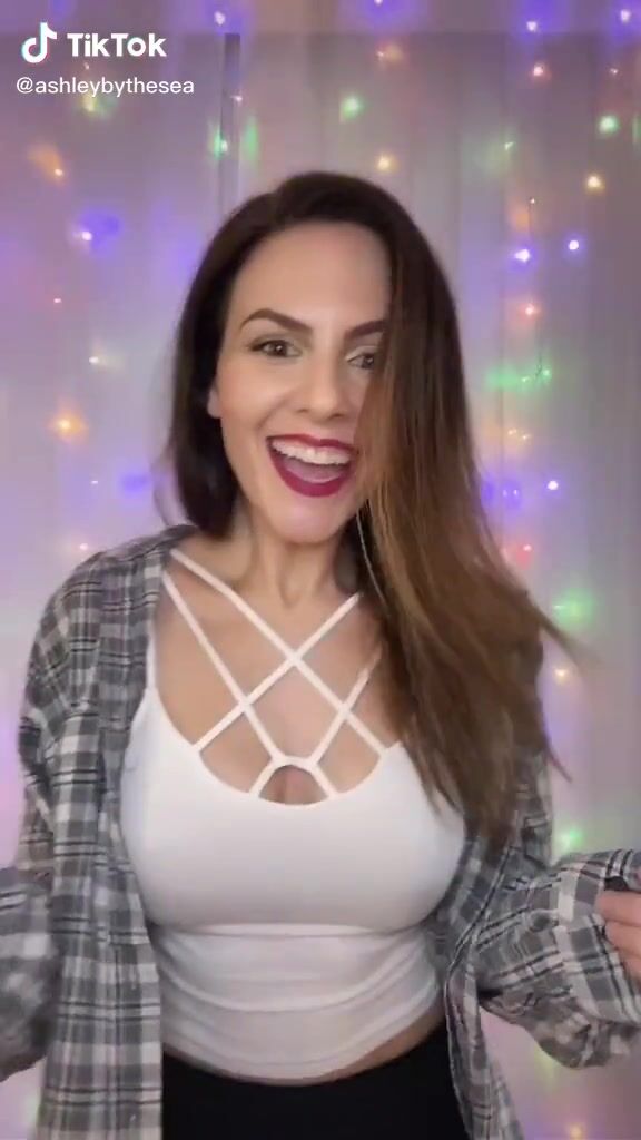 Ashley (@ashleybythesea) #crop top #white crop top #sexy «Just a ...