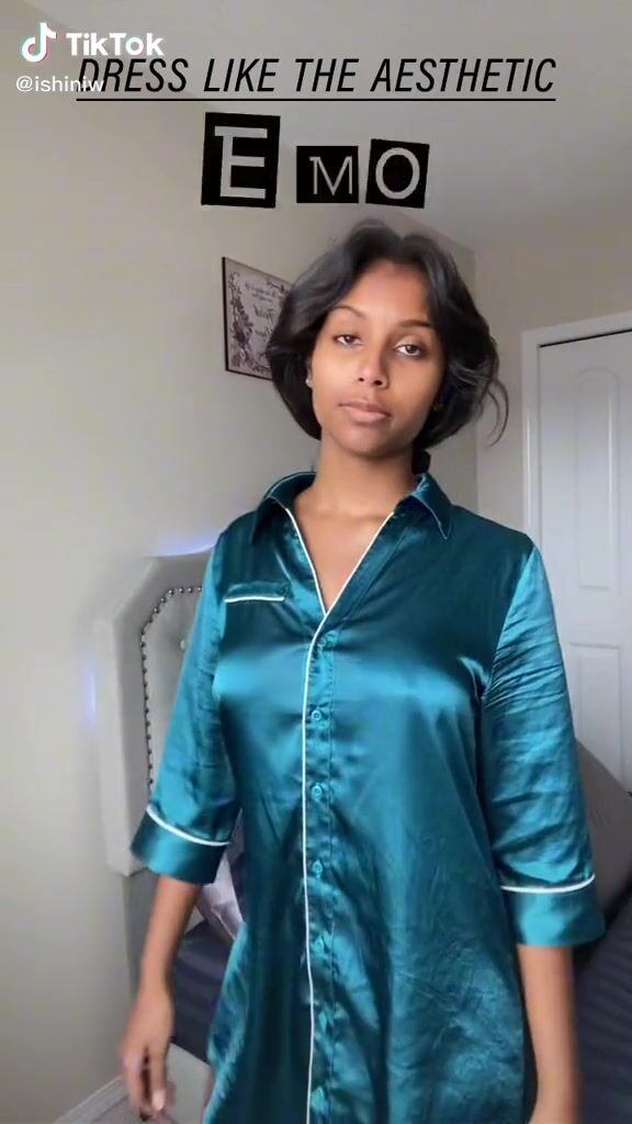 Ishini W (@ishiniw) #sexy #cleavage «Dawggg» | yephot.com