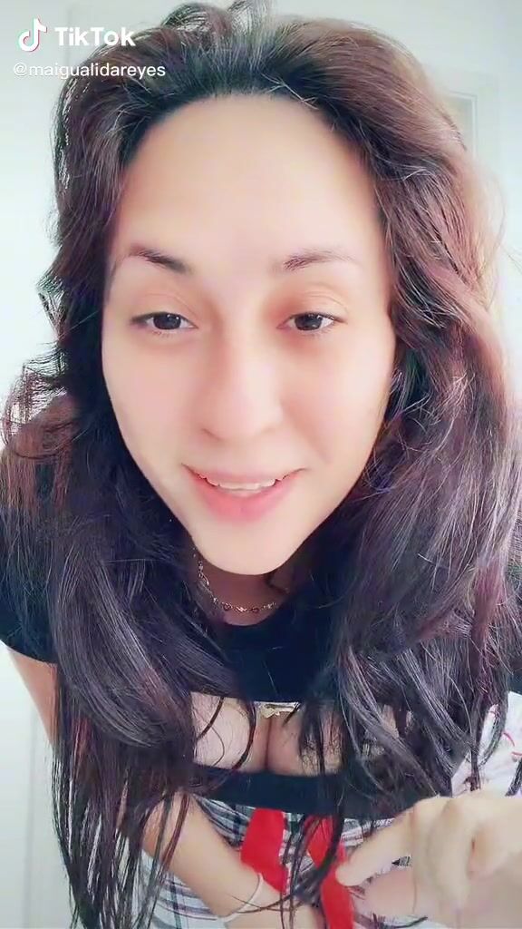 Maigualida Reyes Orive (@maigualidareyes) #cleavage #top #black top ...