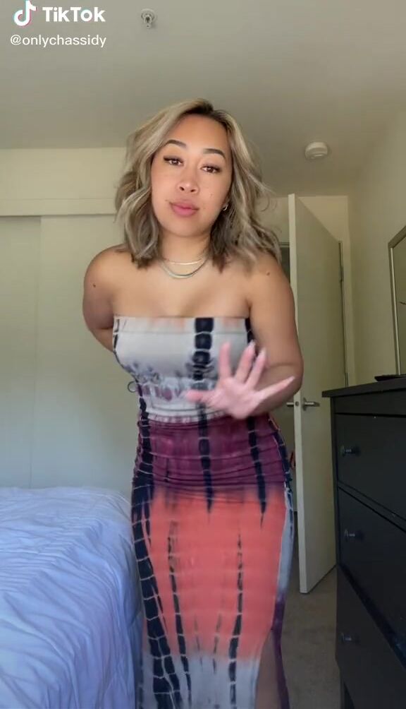 Chassidy (@onlychassidy) #dress #cleavage #butt | yephot.com