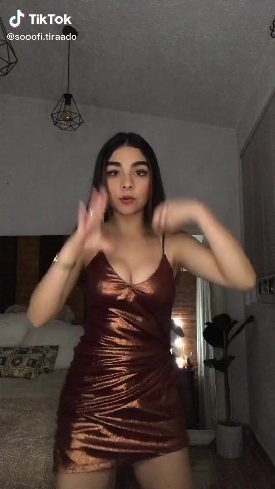 Sofi Tirado (@sooofi.tiraado) #cleavage #dress #golden dress... «ya andamos readys #fypシ #2021 ...