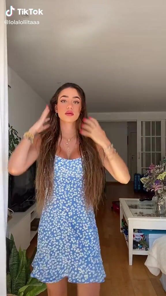 Lola Moreno Marco (@lolaloliitaaa) #sundress #floral sundress «Me falta ...