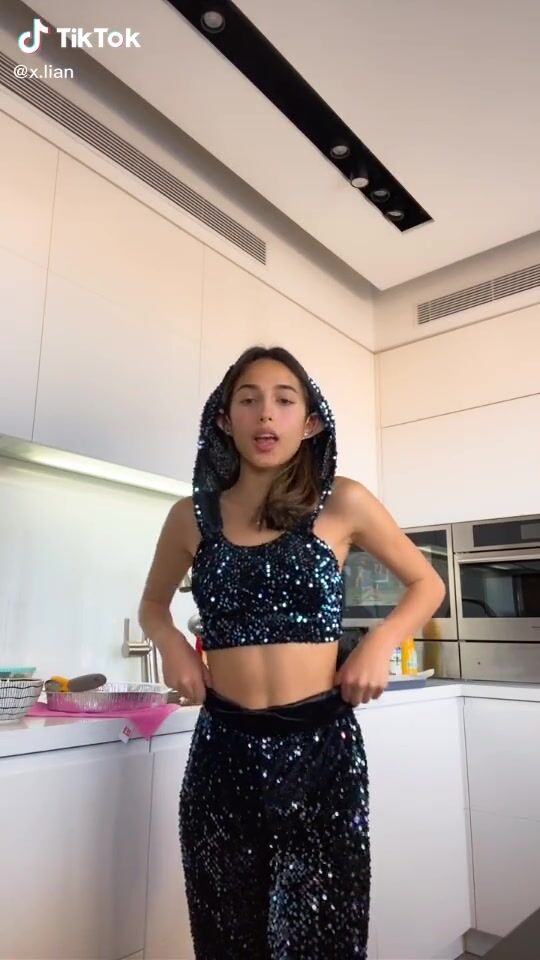 X.lian (@x.lian) #crop top #sequin crop top «שדונית » | yephot.com