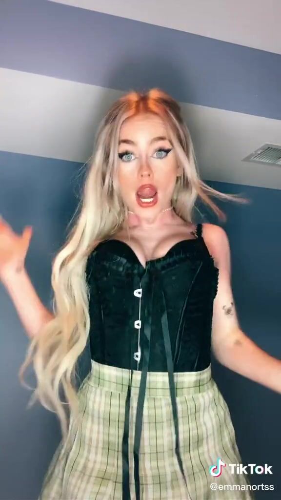 Emma Norton (@emmanortss) #corset #black corset #skirt... «you’re ...