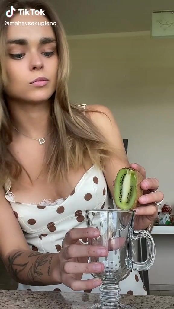 Masha Goryacheva (@mahavsekupleno) #crop top #polka dot crop top | yephot.com